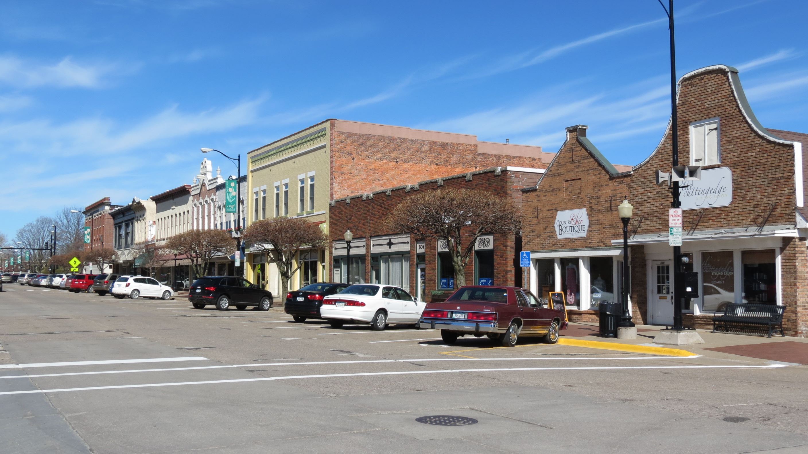 Locations Hub - Pella Iowa Town Square