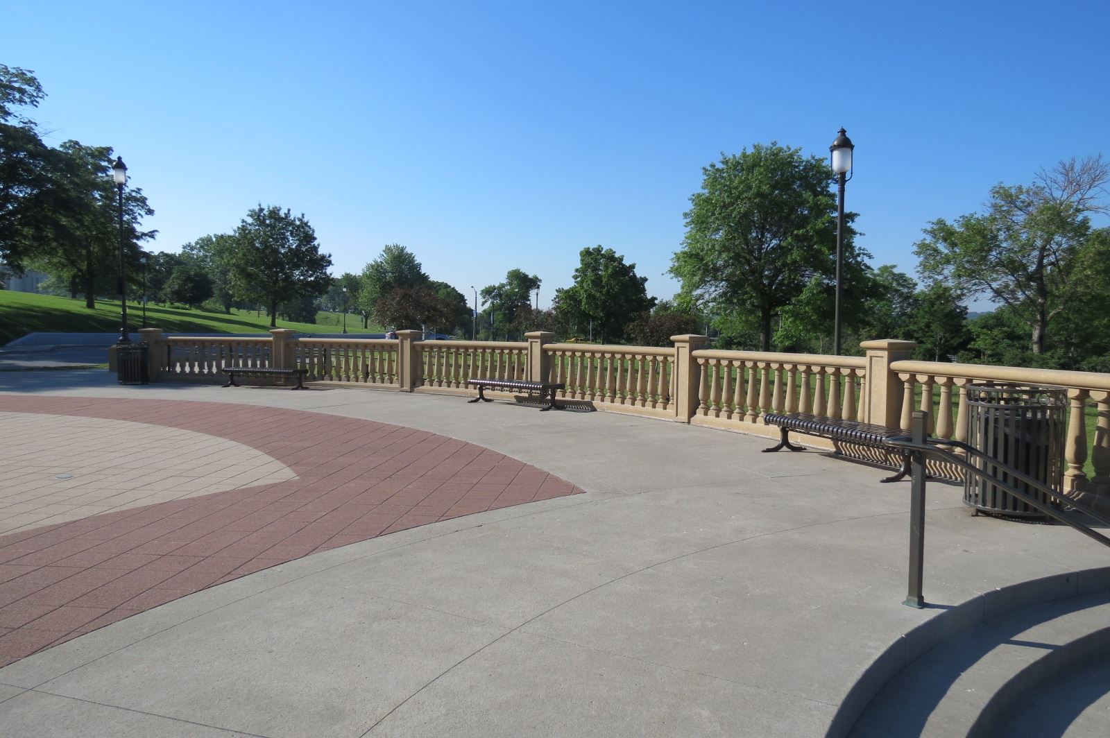 Locations Hub - West Terrace Iowa State Capital Grounds