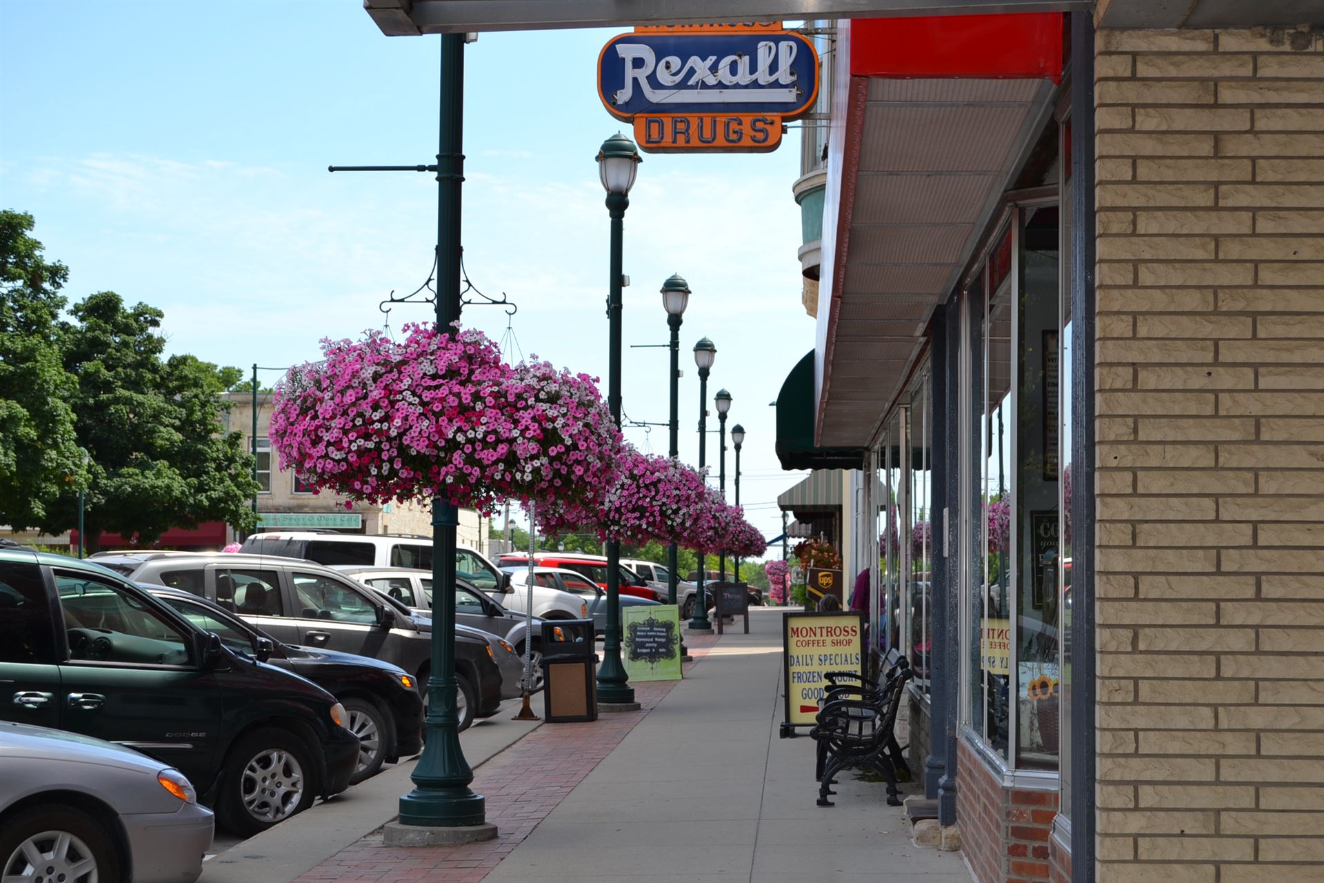 Locations Hub - Winterset Town Square streetscape 2